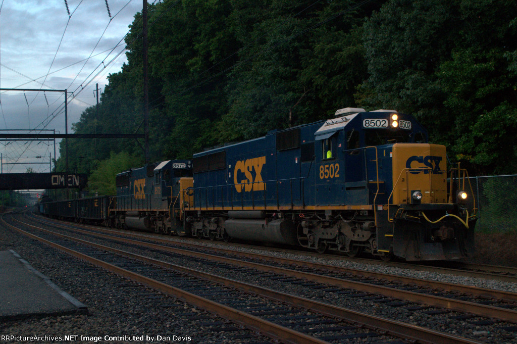 CSX SD50-3 8502 leads Q301-23